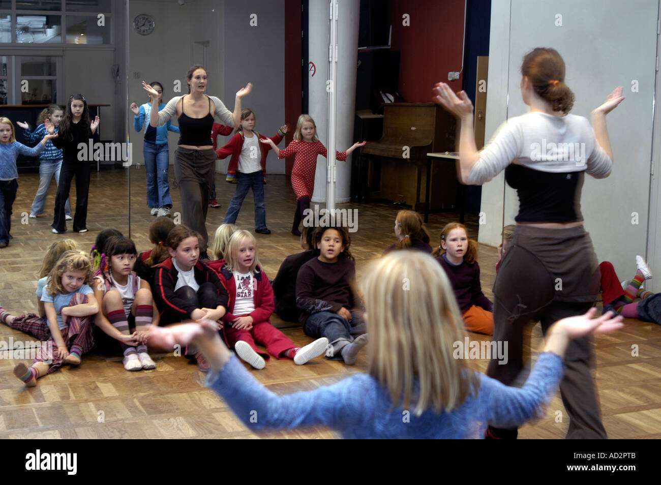 Streetdance class hi-res stock photography and images - Alamy