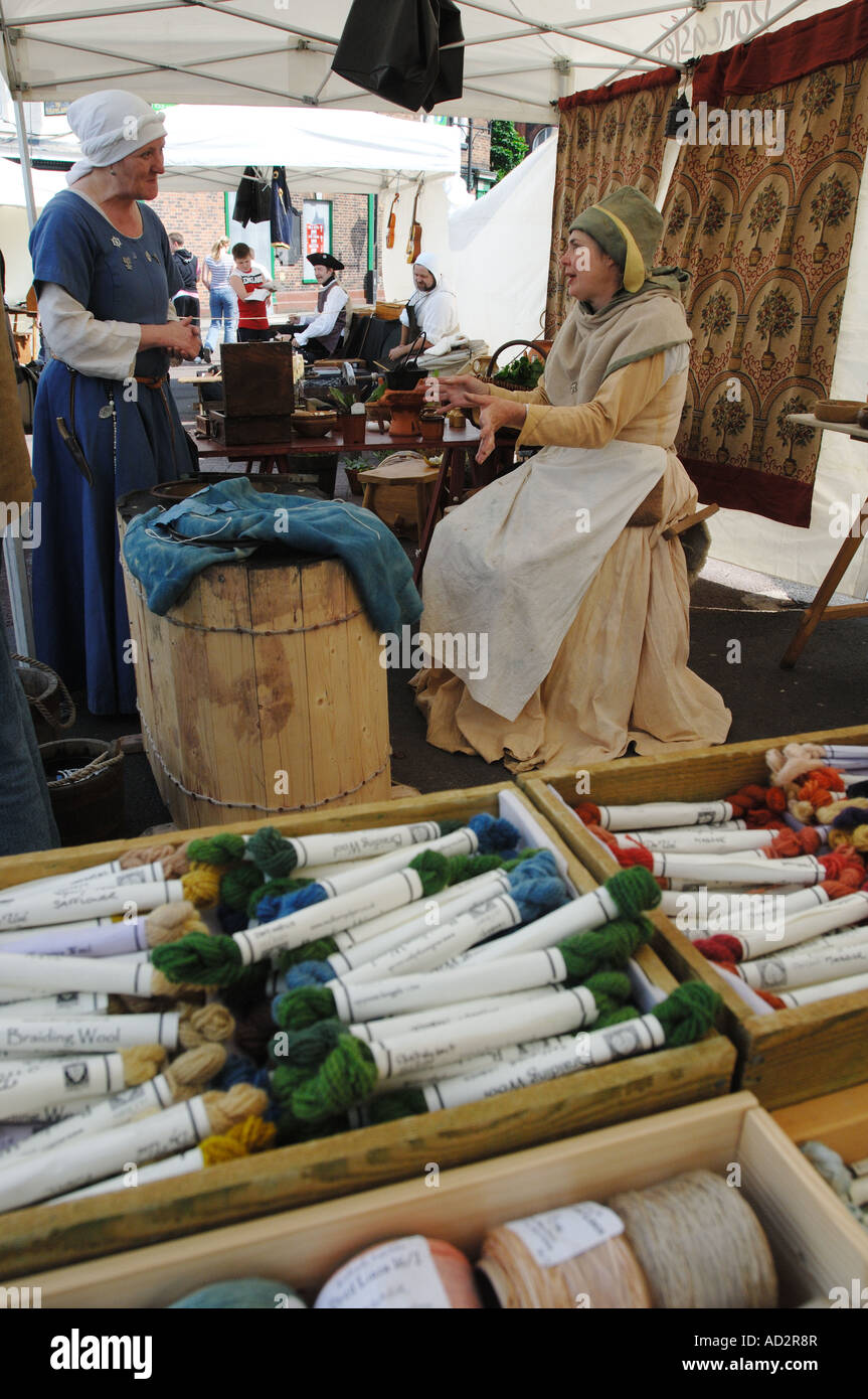 Uk market stall conversation hi-res stock photography and images - Alamy