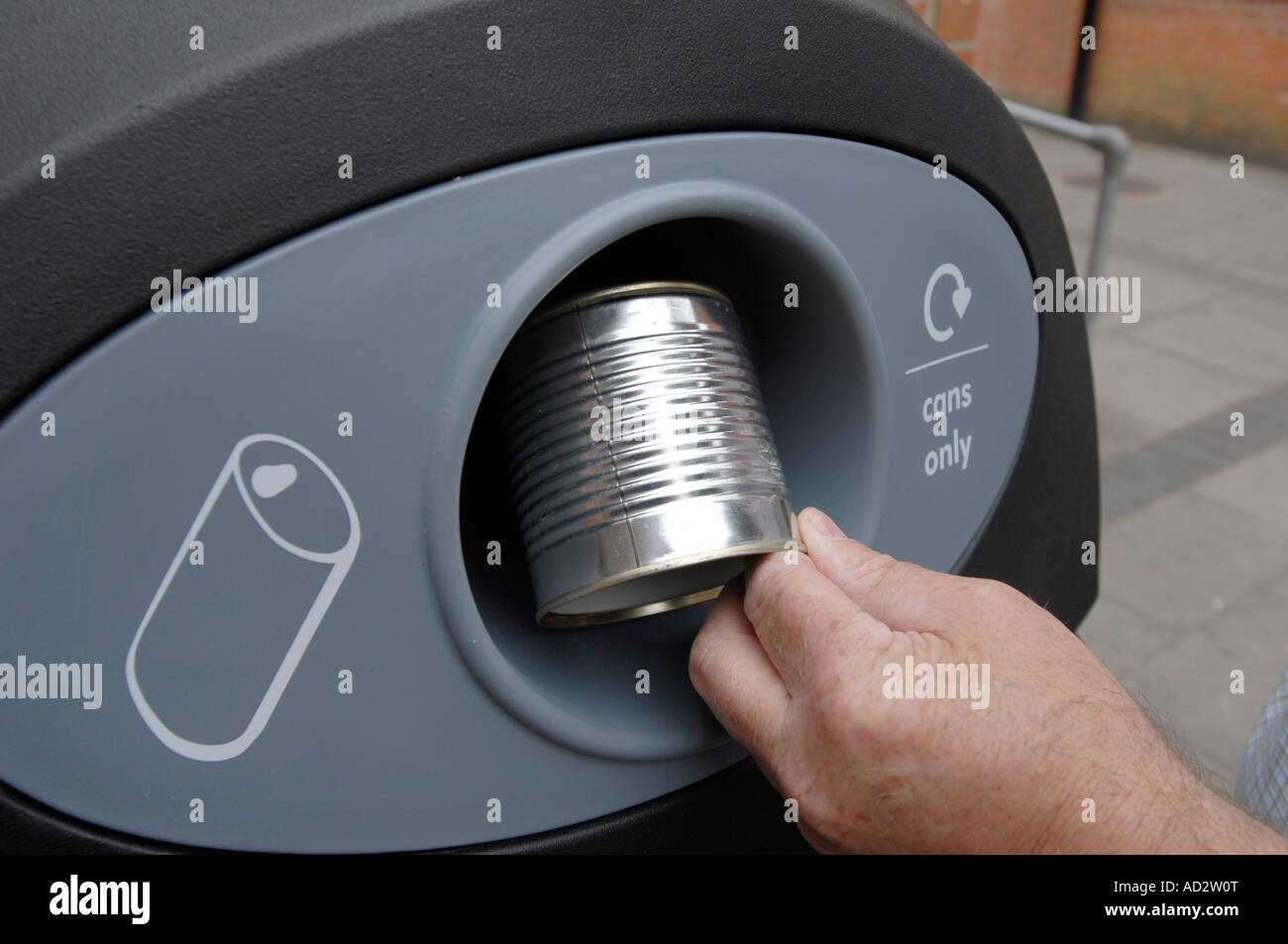 Recycling metal cans tins recycle hi-res stock photography and images ...