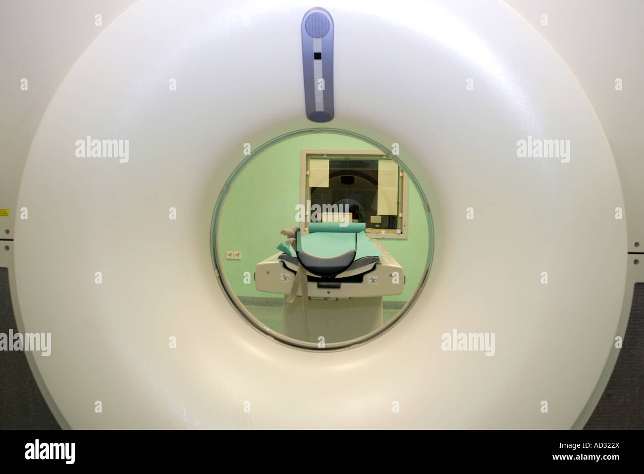 Cat scan machine hi-res stock photography and images - Alamy