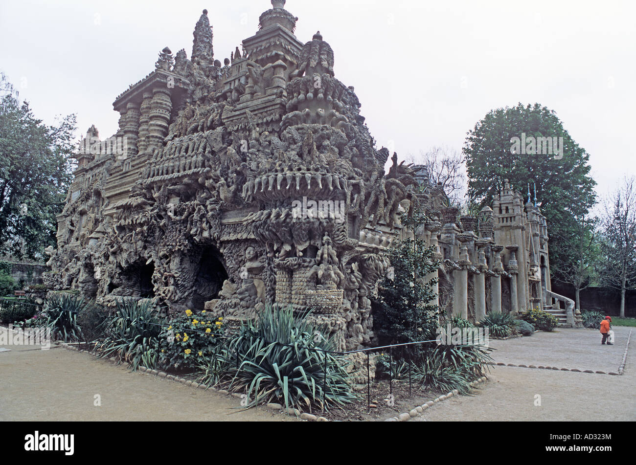 The bizarre Palais Idéal (Ideal Palace) built by rural postman ...