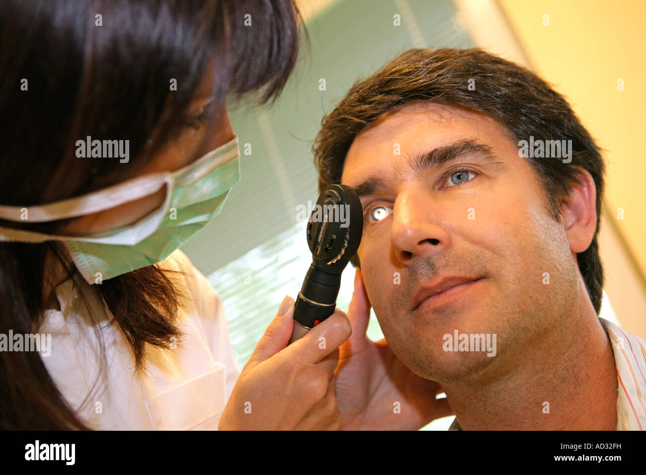 optometrist giving eye exam Stock Photo - Alamy