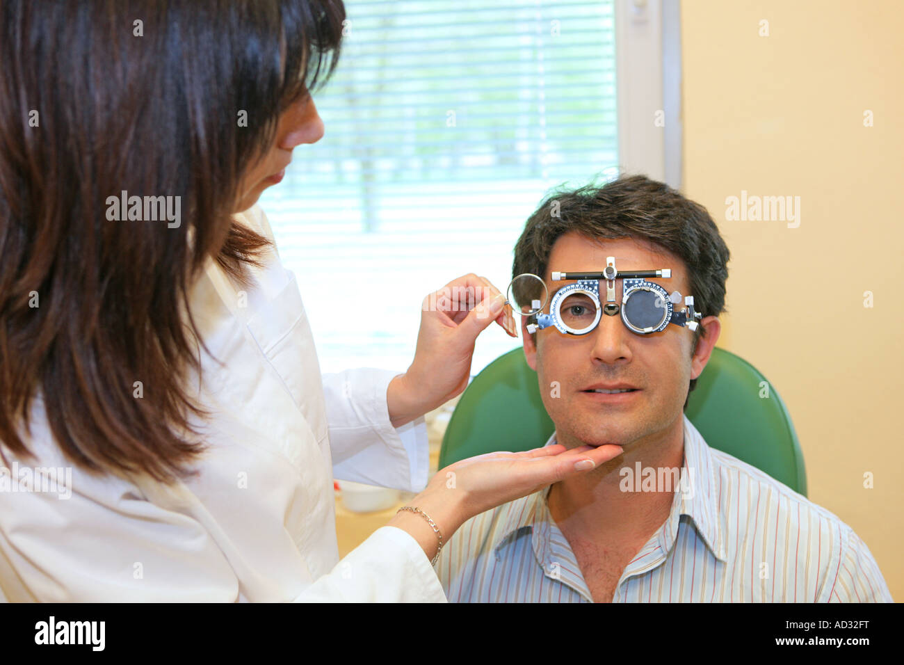 optometrist giving eye exam Stock Photo - Alamy