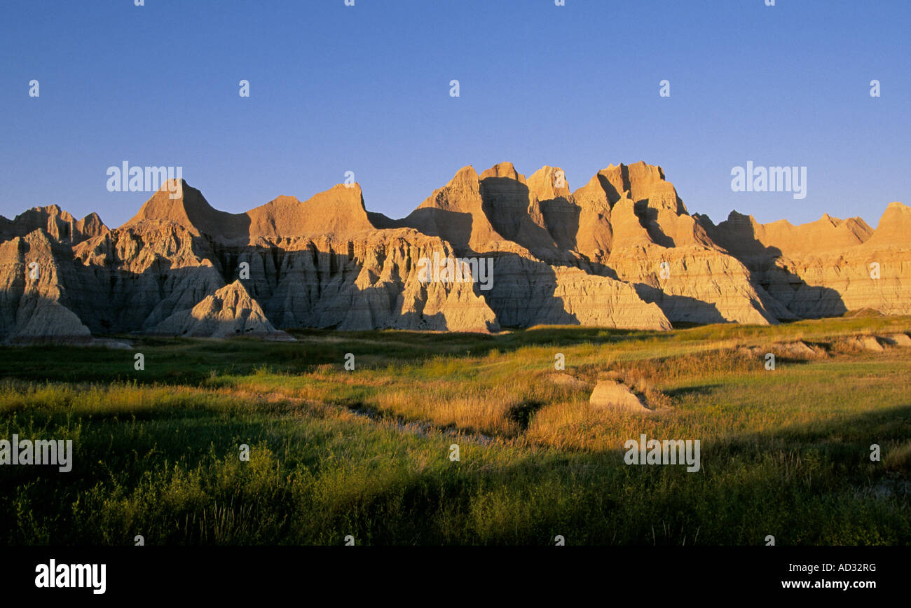 A view of the eroded mud cliffs and mesas of Bandlands National Park ...