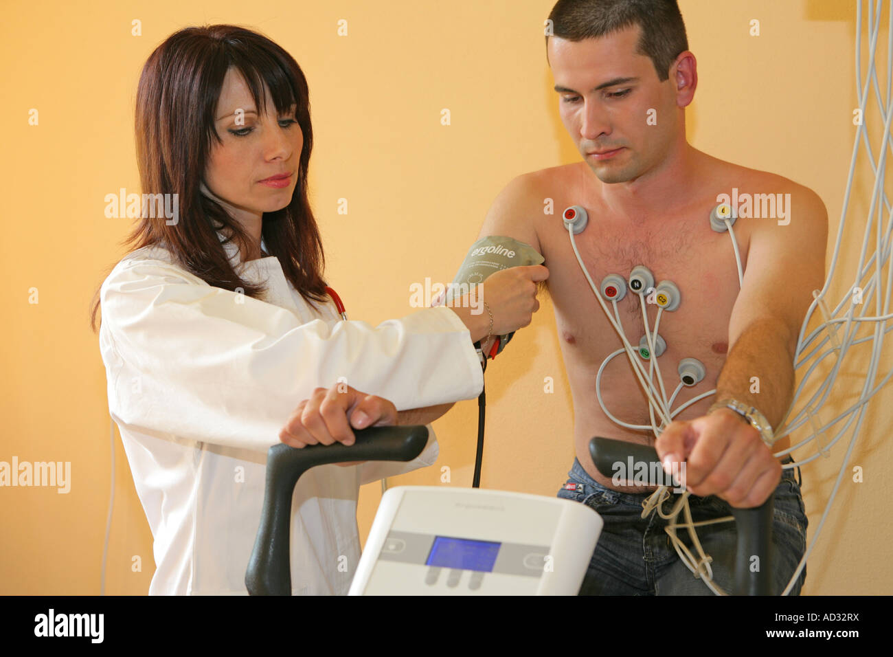 Electrocardiograms hi-res stock photography and images - Alamy