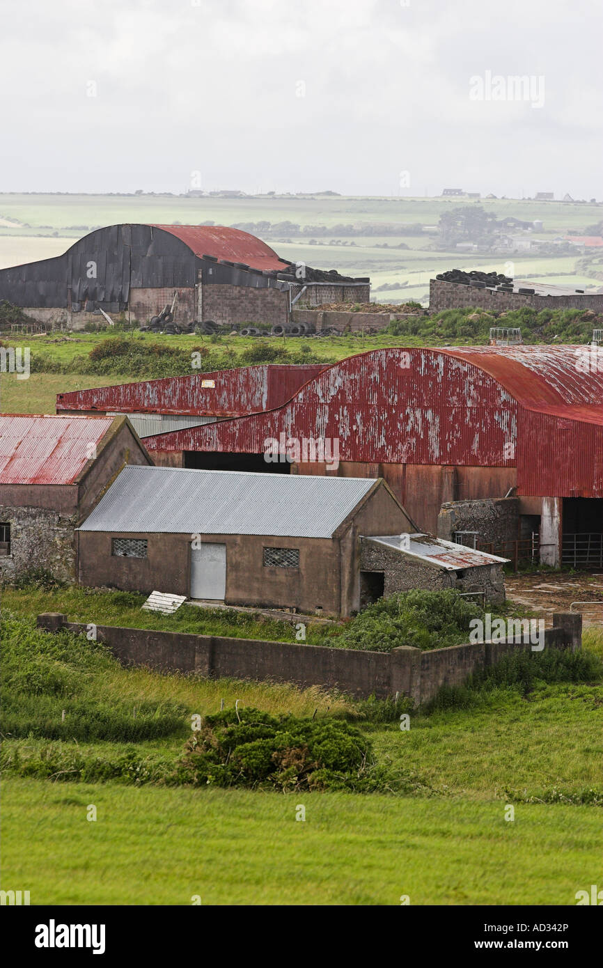 Old farm buildings ireland hi-res stock photography and images - Alamy