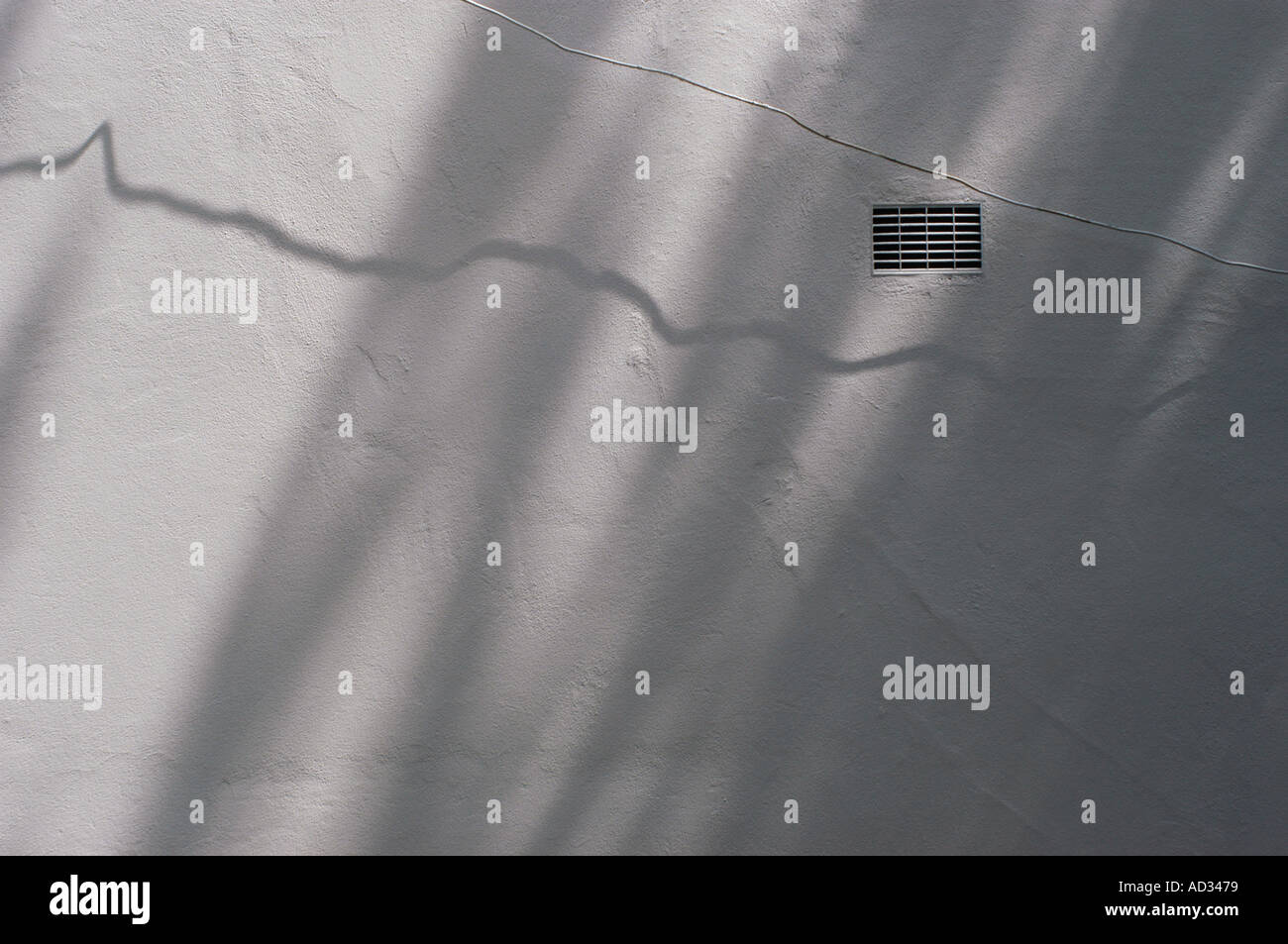 wavy shadow from wire in front of exterior white wall Stock Photo - Alamy