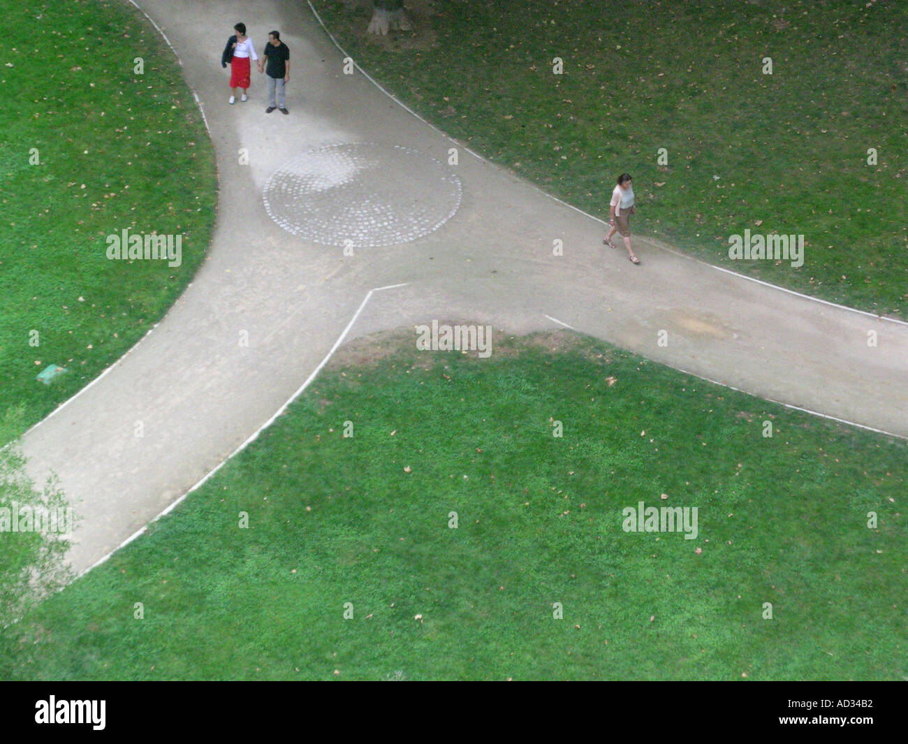 Fork in the road crossing hi-res stock photography and images - Alamy