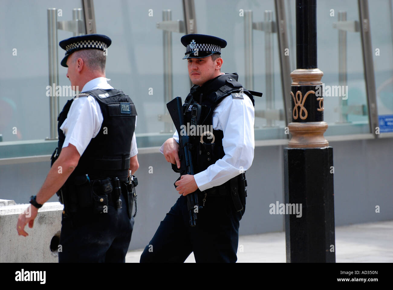 Armed Metropolitan Police , London Stock Photo - Alamy