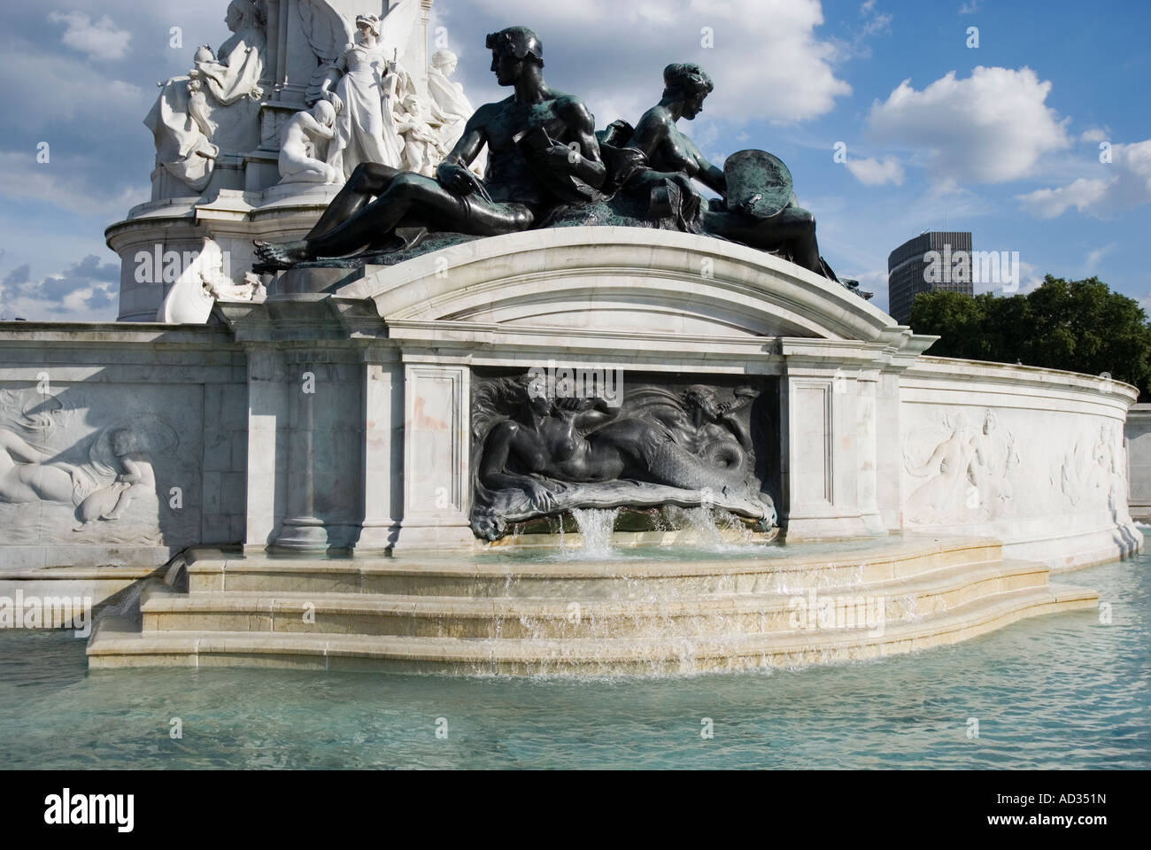 water fountain on Victoria Memorial in London Stock Photo - Alamy