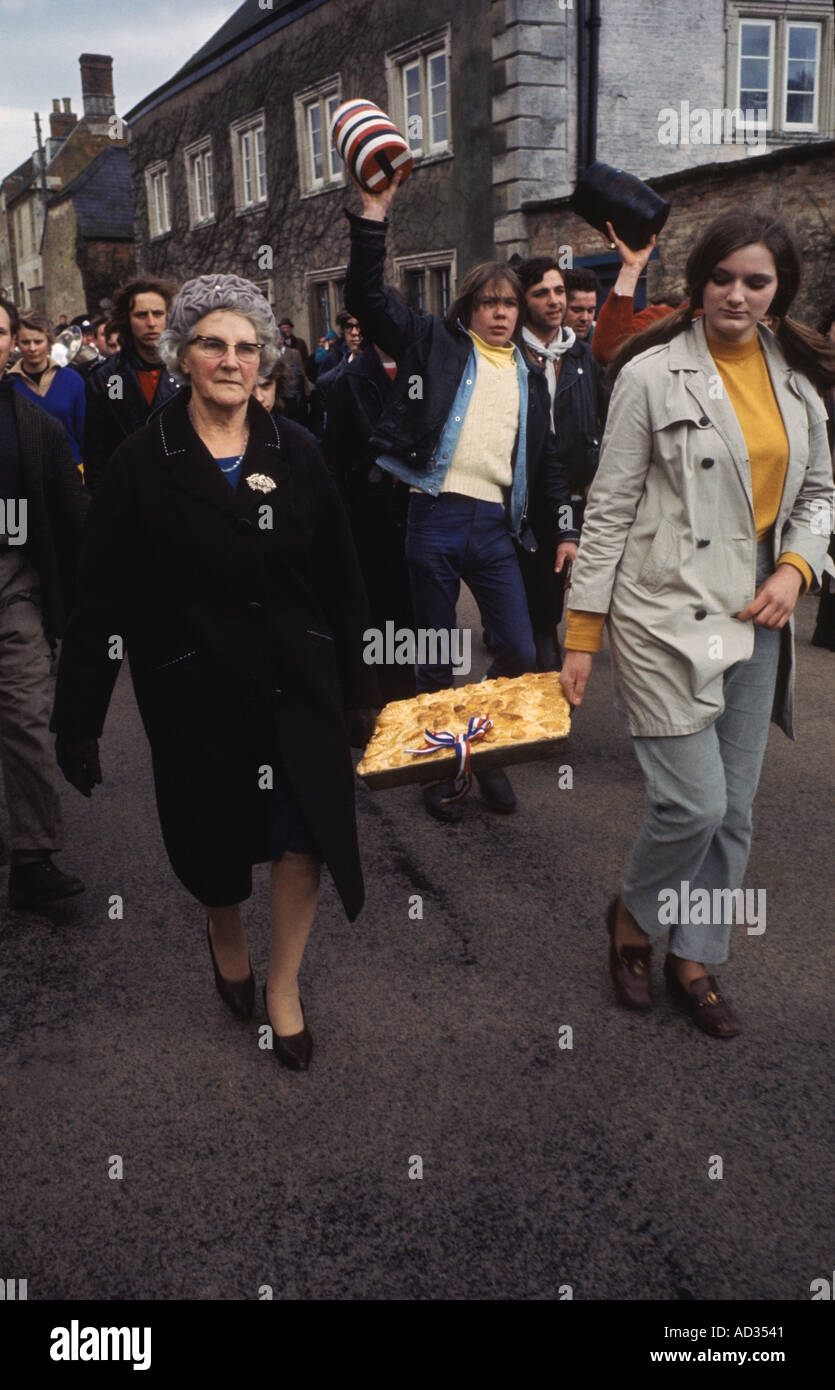 Bottle Kicking and Hare Pie Scrambling Hallaton Leicestershire. Parade ...