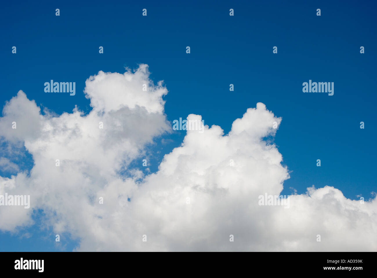 White fluffy cumulus hi-res stock photography and images - Alamy
