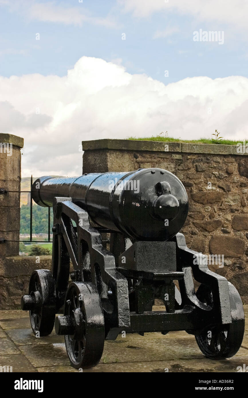 Cast iron canon on ramparts of Stirling Castle Stock Photo - Alamy