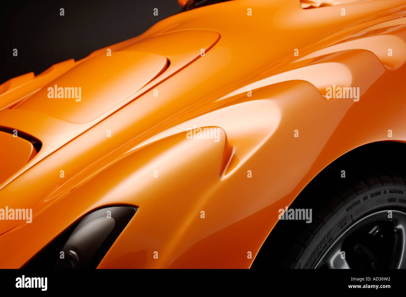 2005 TVR Sagaris in Metallic Orange - Front wing detail Stock Photo - Alamy