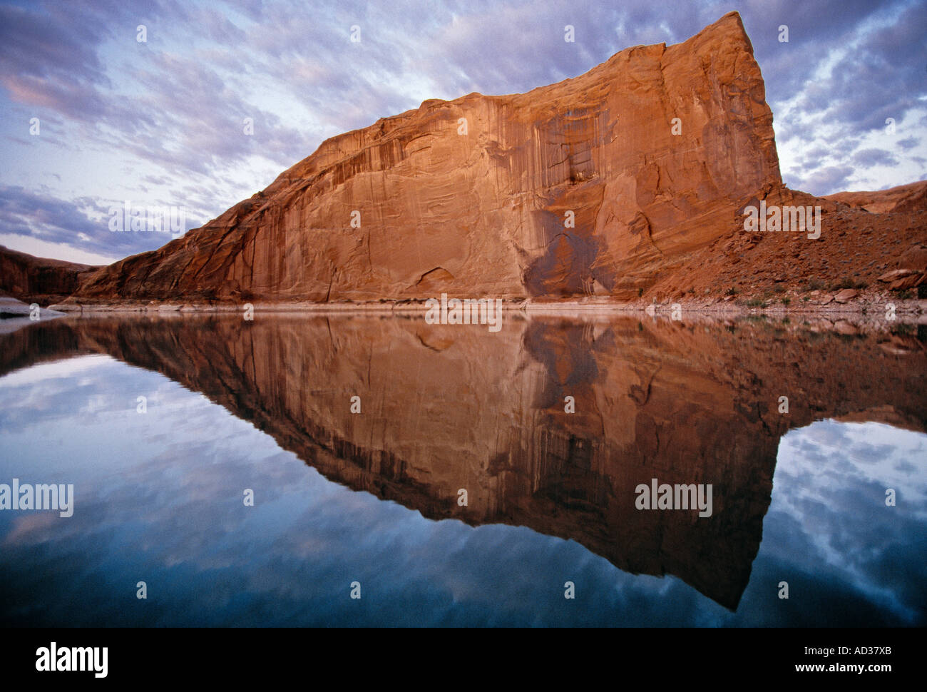 Rock formation reflected in Lake Powell, Utah, USA to form an arrowhead ...
