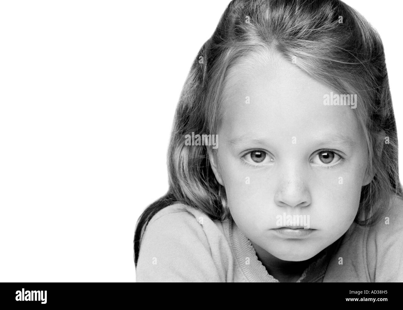 Black and white photo of young girl looking sad Stock Photo - Alamy