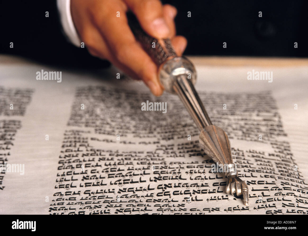 Rabbi torah hi-res stock photography and images - Alamy