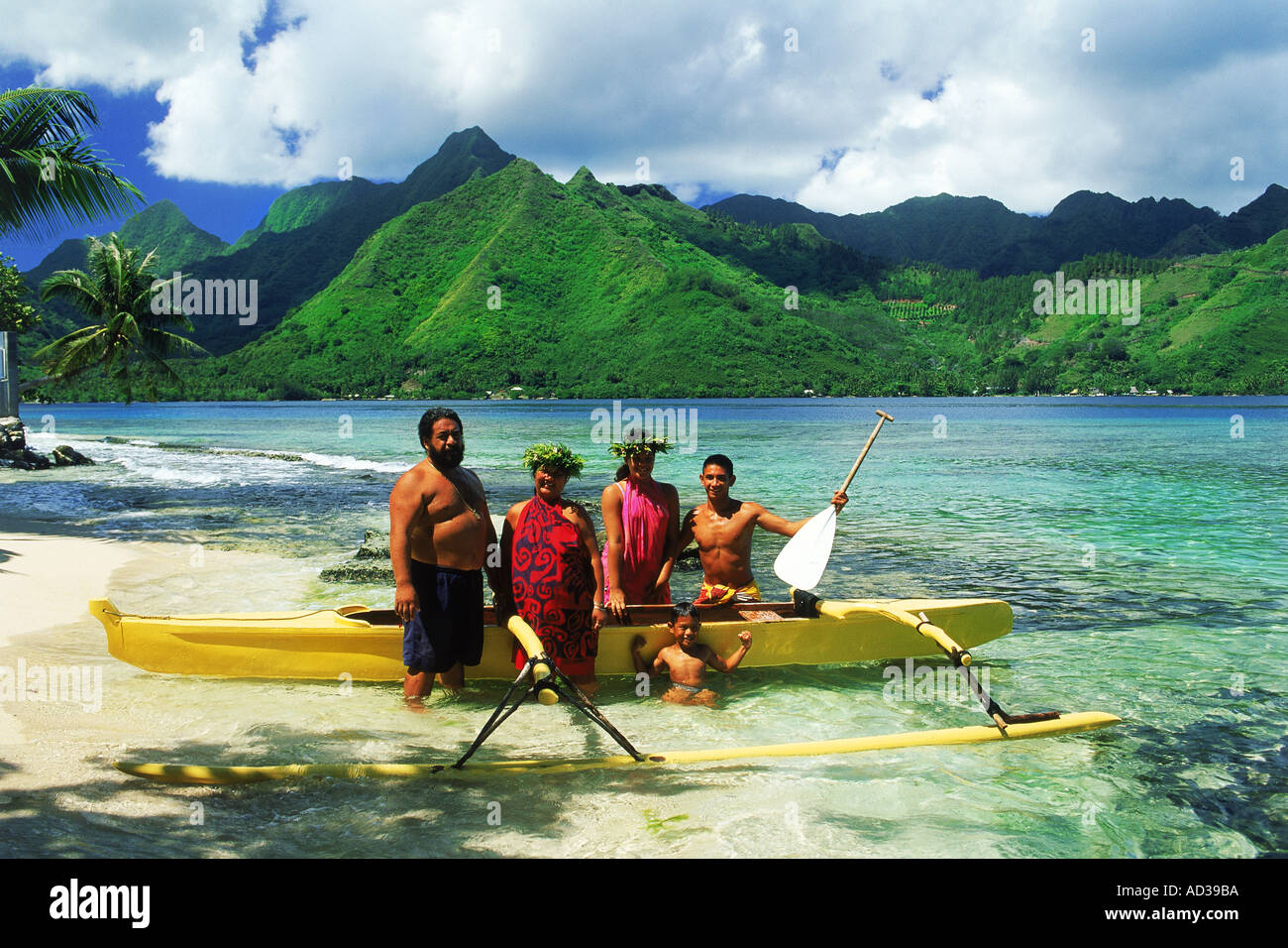 Tahitian family with their outrigger canoe at Opunohu in Moorea Stock ...