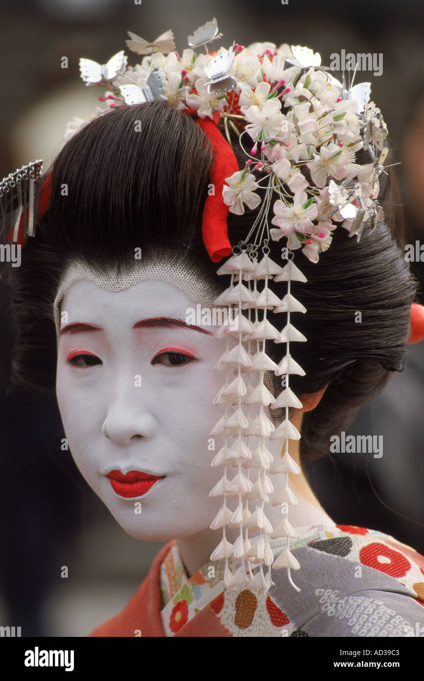 Maiko or apprentice geisha in Kyoto Japan Stock Photo - Alamy