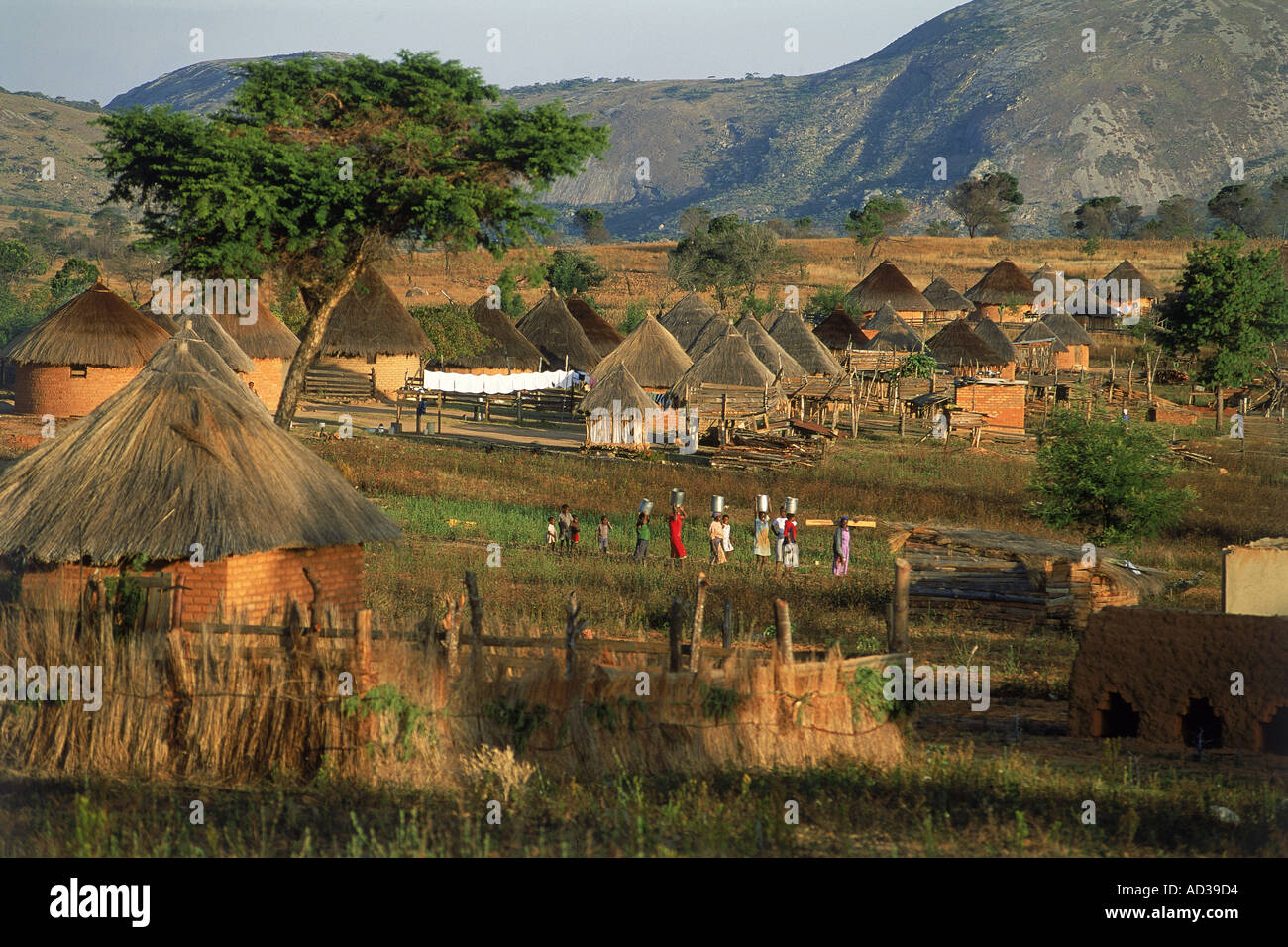 Zimbabwe village hi-res stock photography and images - Alamy