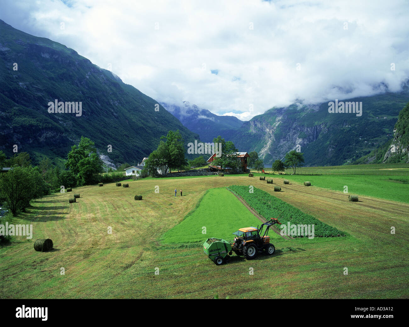 World of the tractor hi-res stock photography and images - Alamy