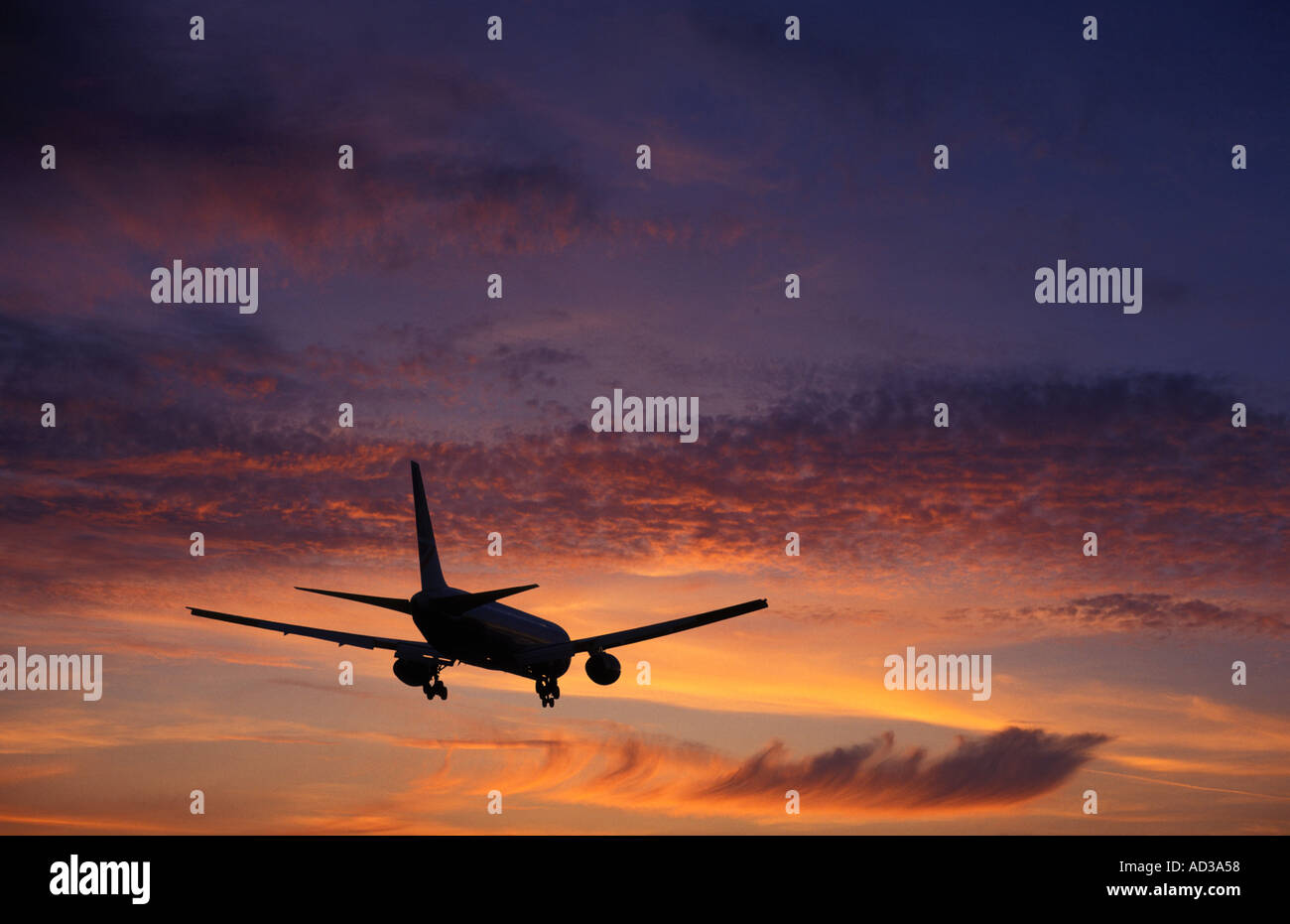 Heathrow plane view hi-res stock photography and images - Alamy