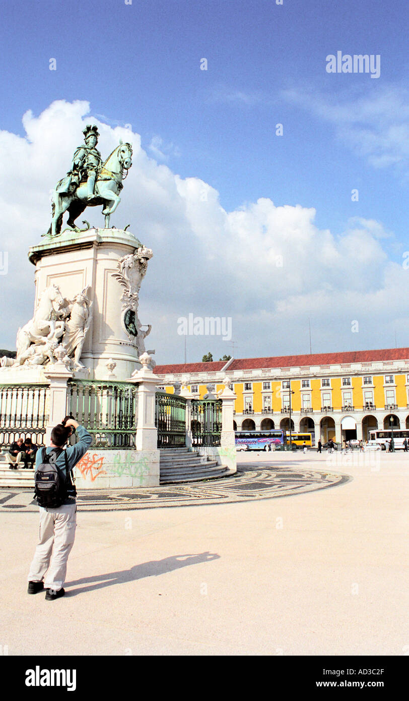Praça do Comércio Square and Equestrian Statue of King José I Lisbon ...