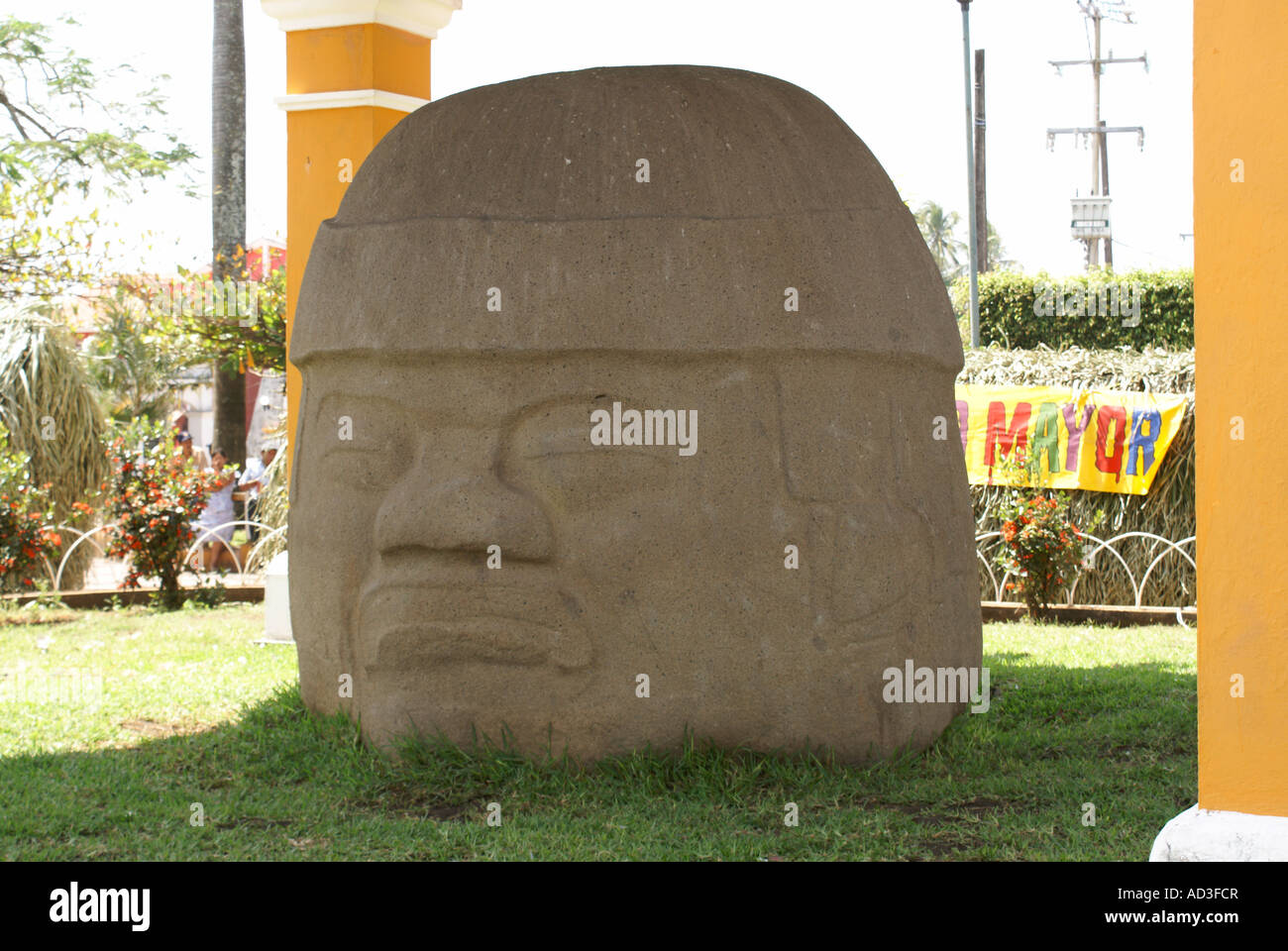 Cobata Olmec Head in the main square of Santiago Tuxtla, Veracruz ...