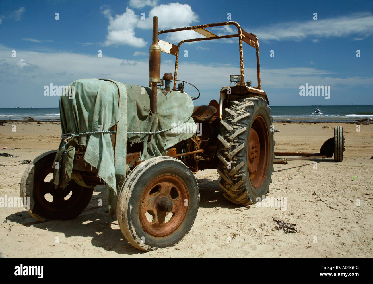 Old tractor on beach hi-res stock photography and images - Alamy