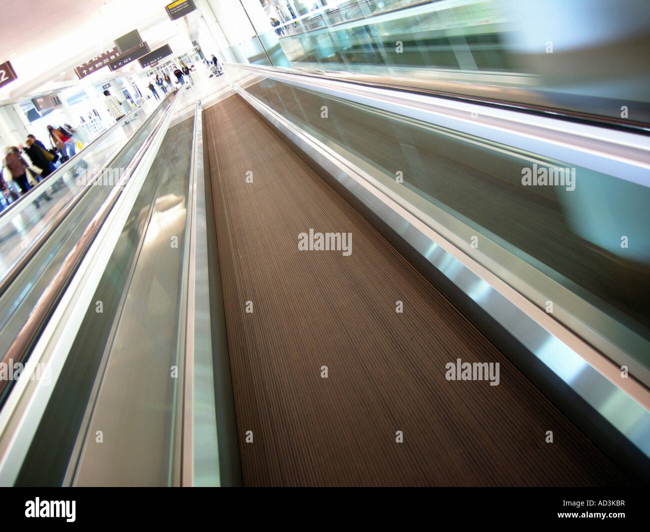 Airport moving pathway hi-res stock photography and images - Alamy