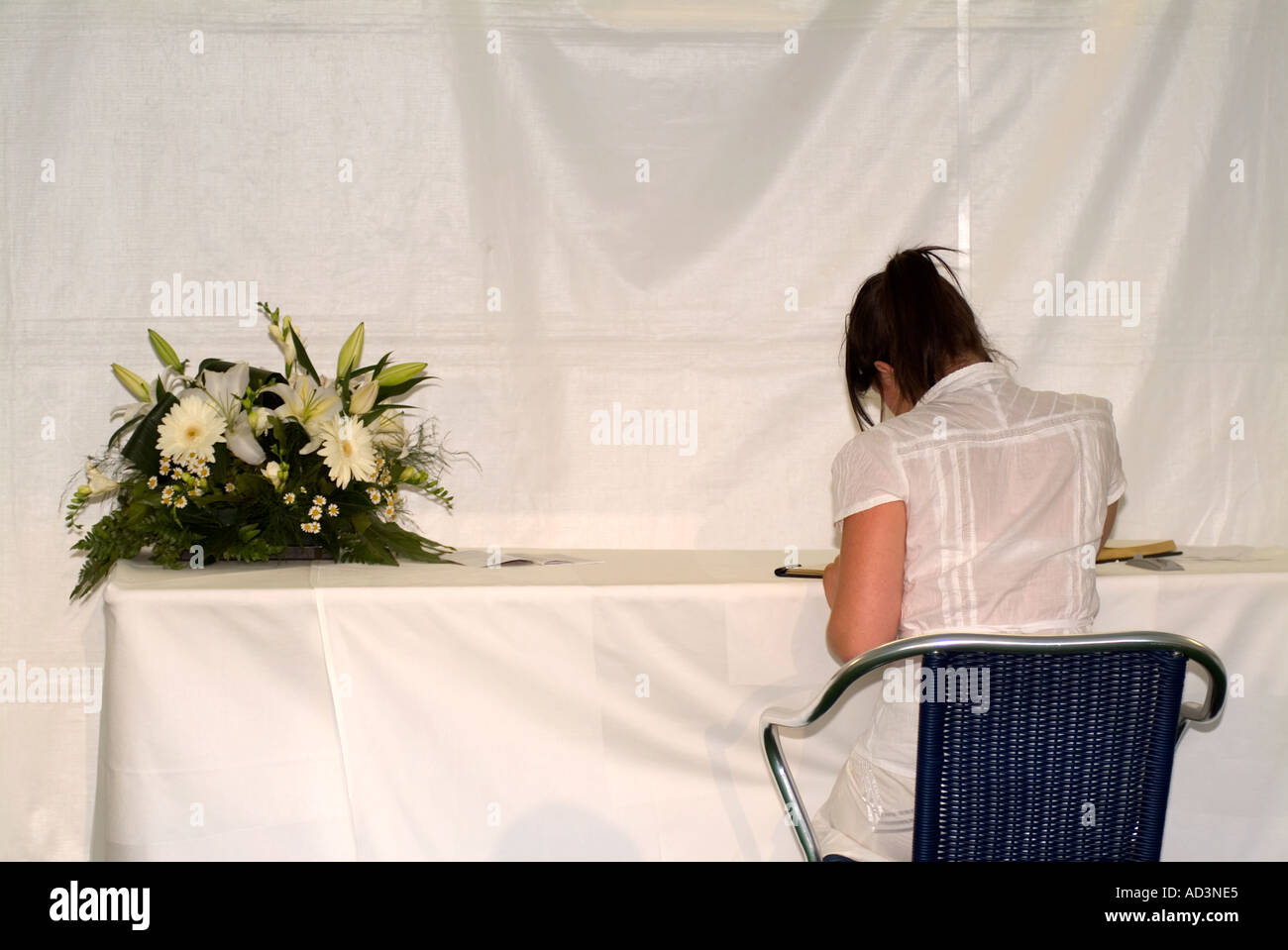 Condolence flowers hi-res stock photography and images - Alamy