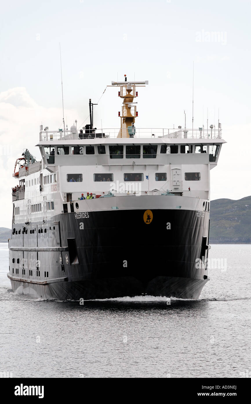 MV Hebrides approaching Tarbert Pier Stock Photo - Alamy