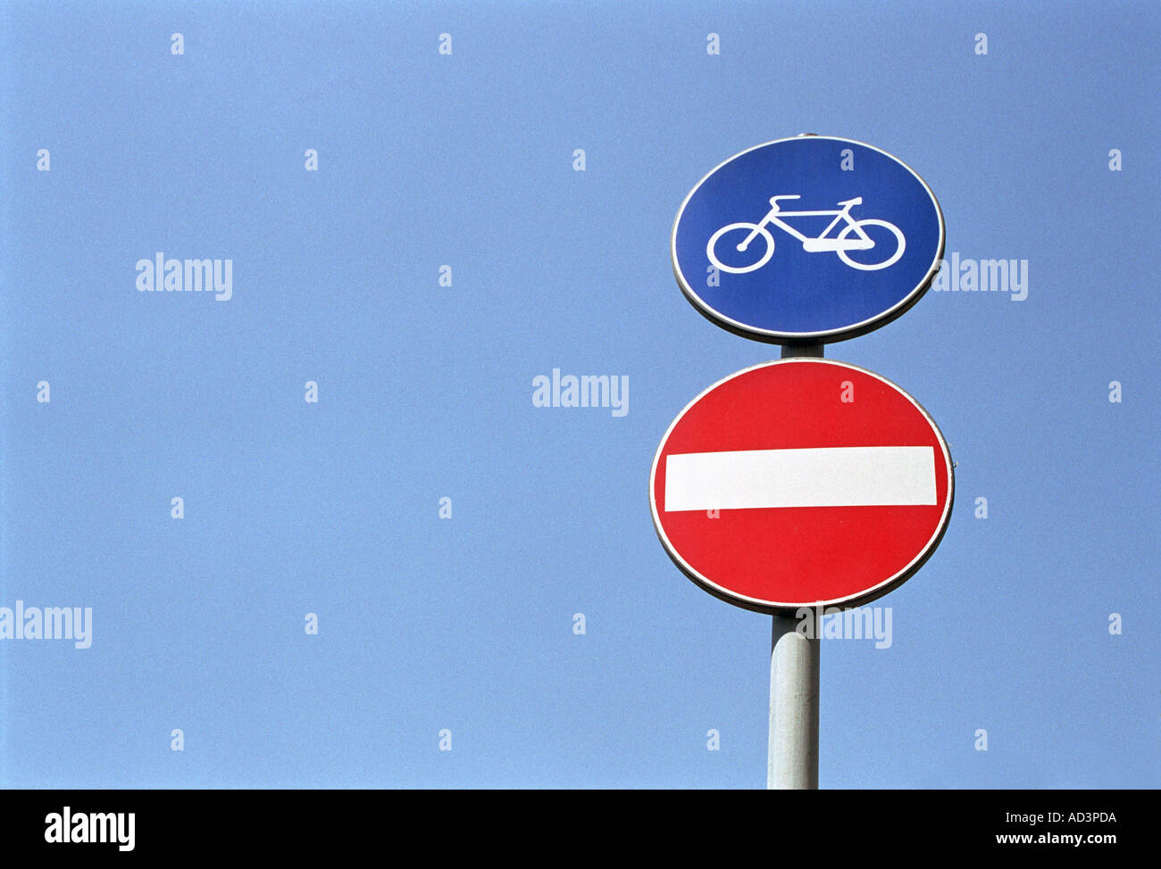 no entry and cycle path sign Stock Photo - Alamy