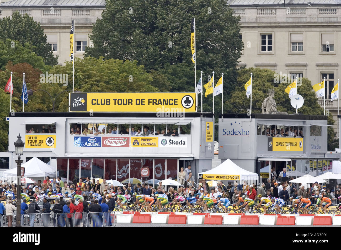 Cycle tour paris hi-res stock photography and images - Alamy