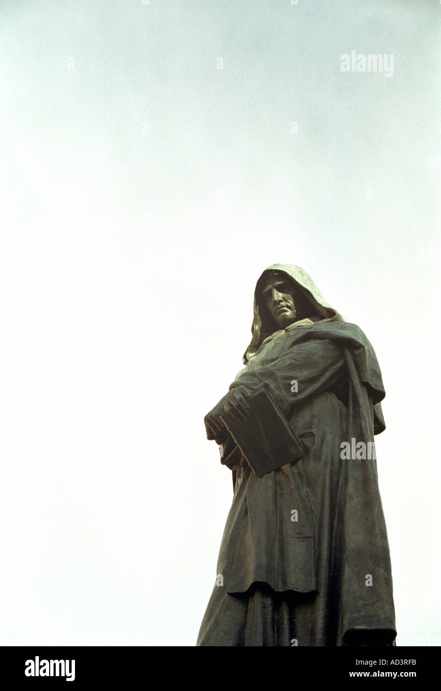 giordano bruno statue in campo de fiori rome Stock Photo - Alamy