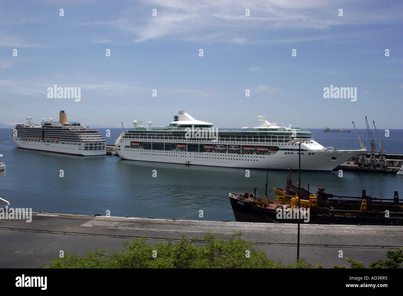 Cruise Liners in dock in Funchal Madeira Stock Photo - Alamy
