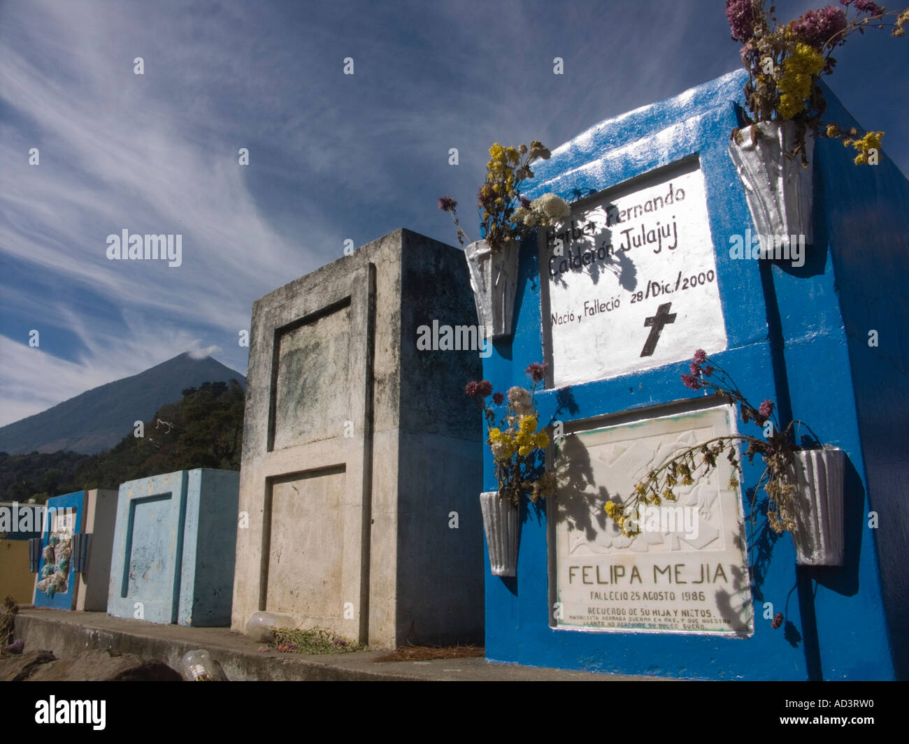 Guatemalan cemetery hi-res stock photography and images - Alamy
