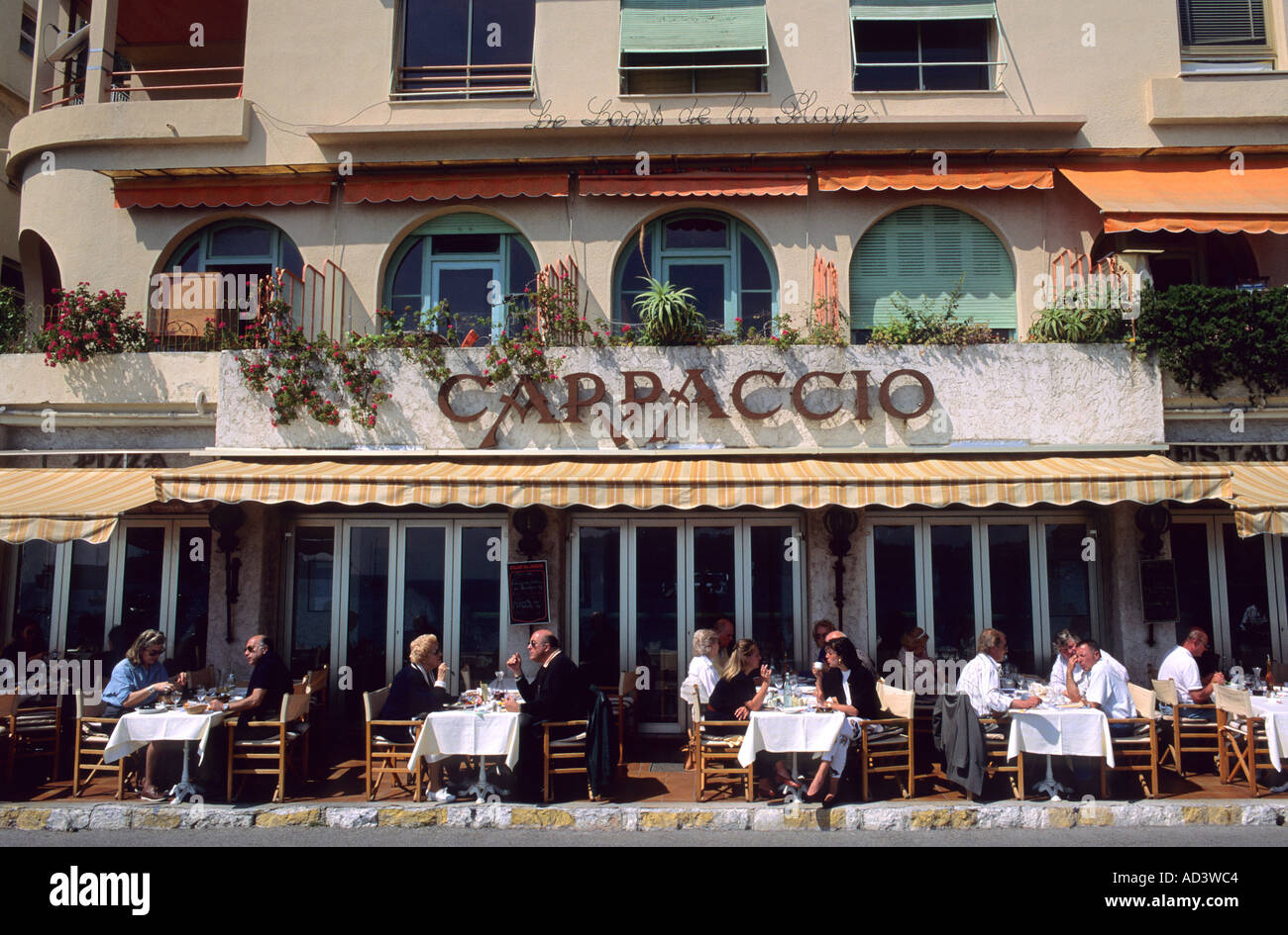Customers dine at an outdoor cafe in Nice France Stock Photo - Alamy