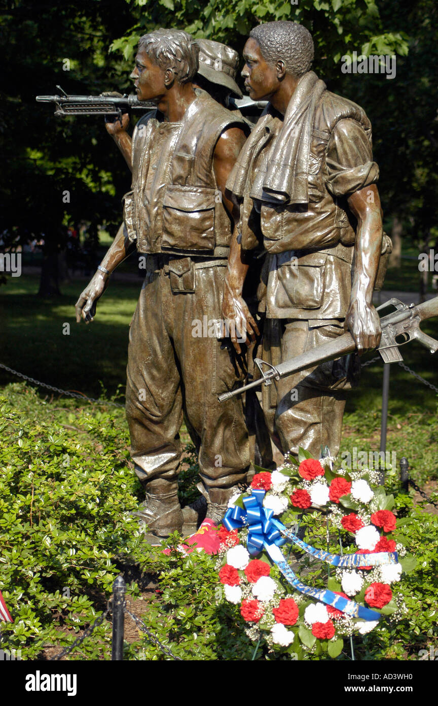 The Vietnam Veterans Memorial recognizes and honors the men and women ...