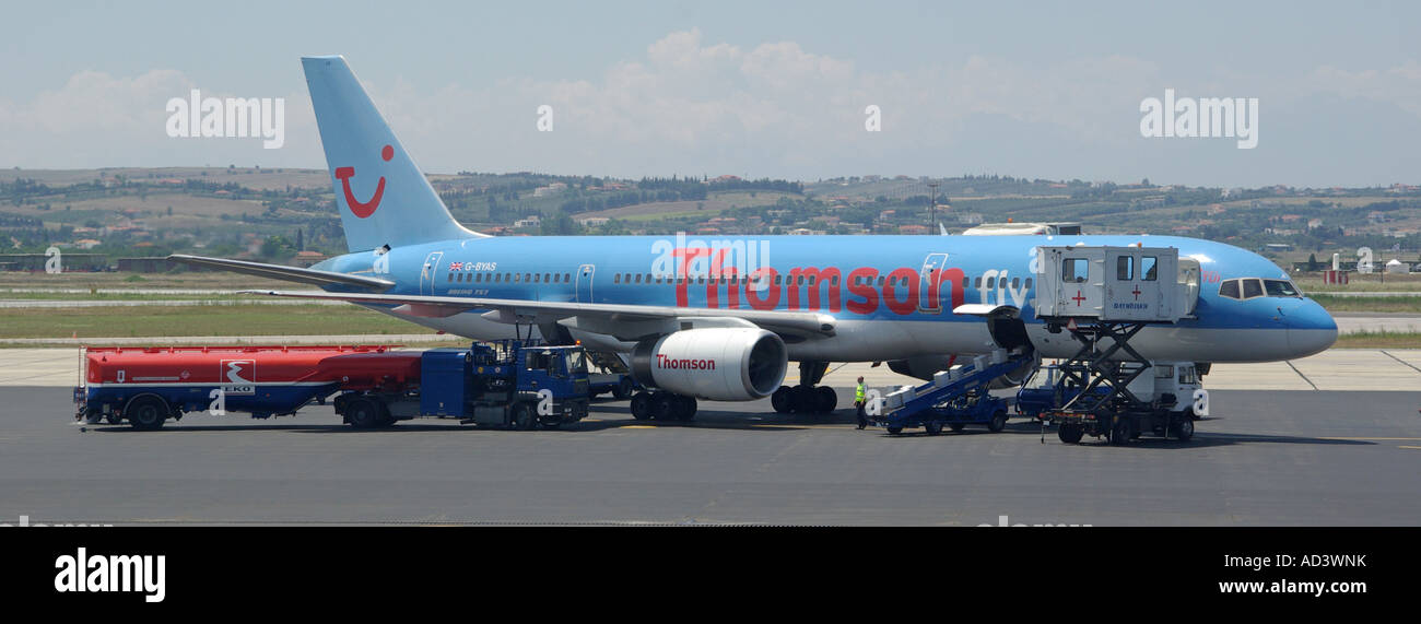 Plane Being Refueled High Resolution Stock Photography and Images - Alamy