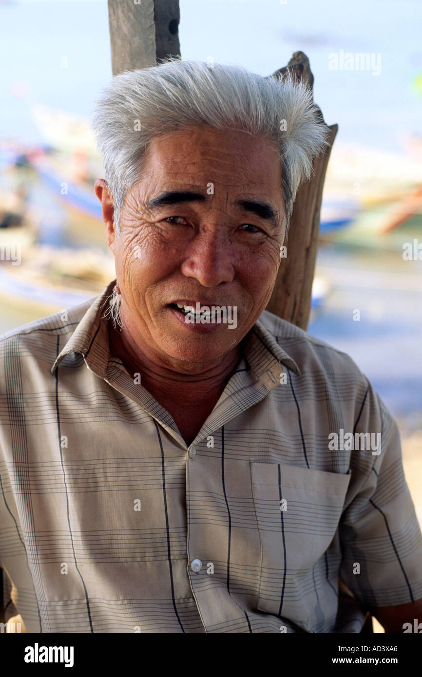 Old man portrait vietnam southeast hi-res stock photography and images ...