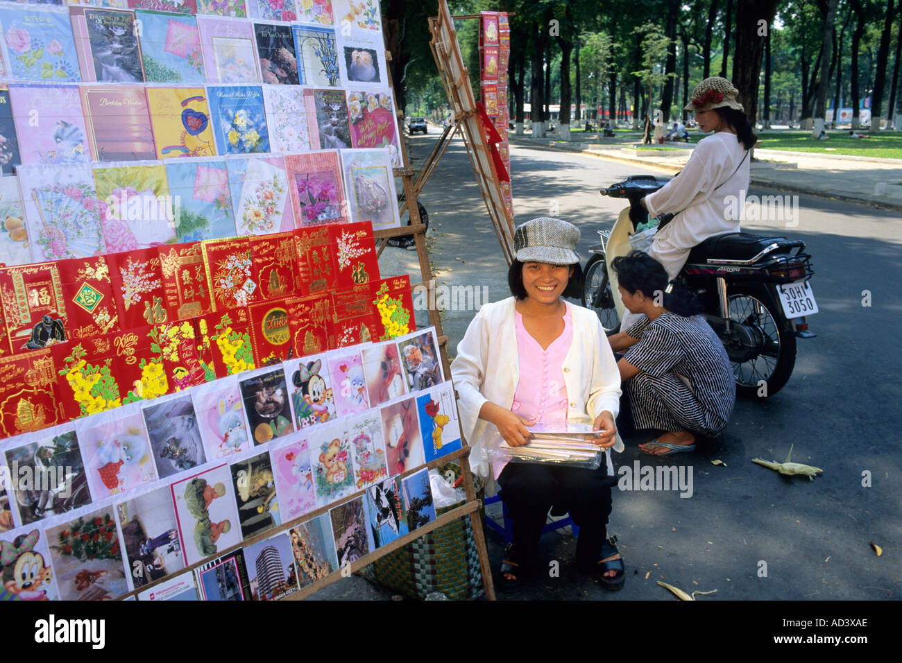 Card vendor hi-res stock photography and images - Alamy