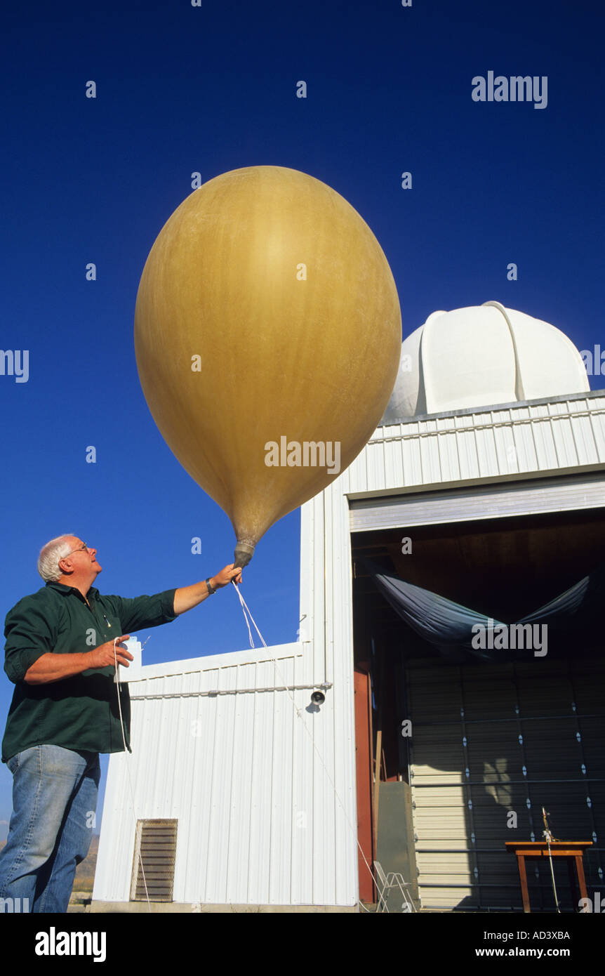Weather balloon meteorologist hi-res stock photography and images - Alamy