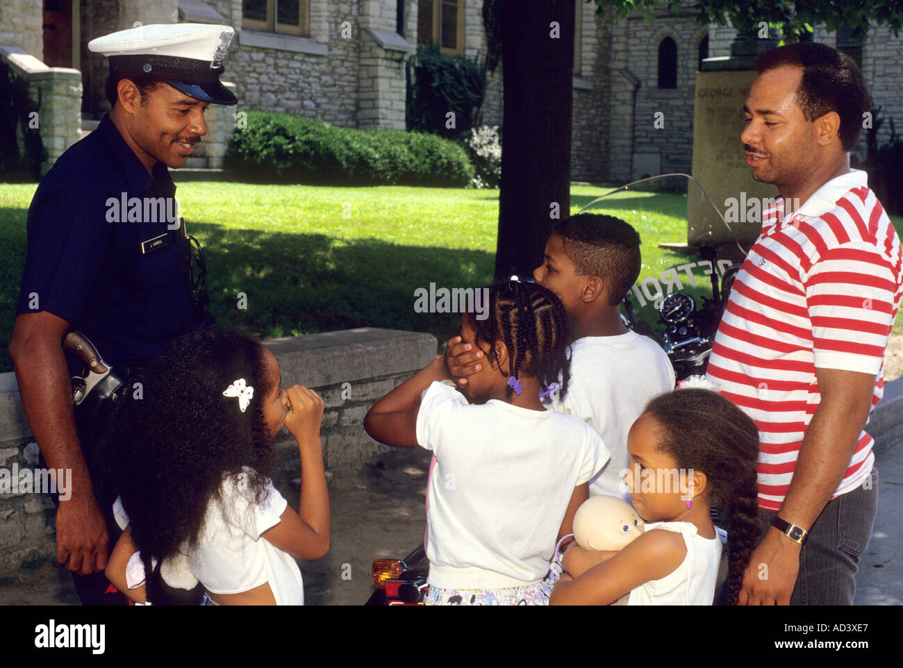 Policeman talking with children hi-res stock photography and images - Alamy