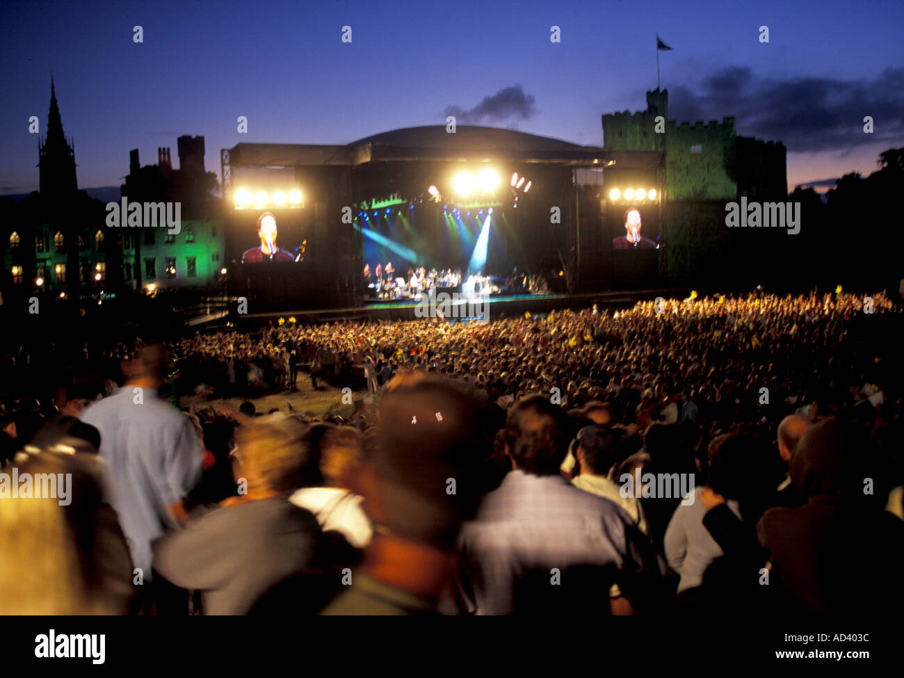 Tom jones concert cardiff castle hi-res stock photography and images ...