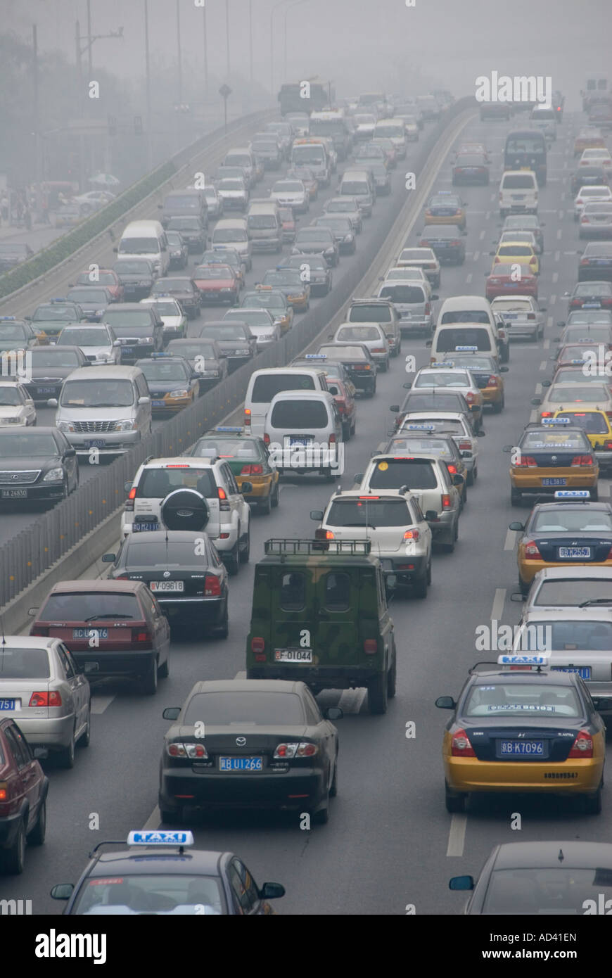 Traffic congestion air pollution china hi-res stock photography and ...