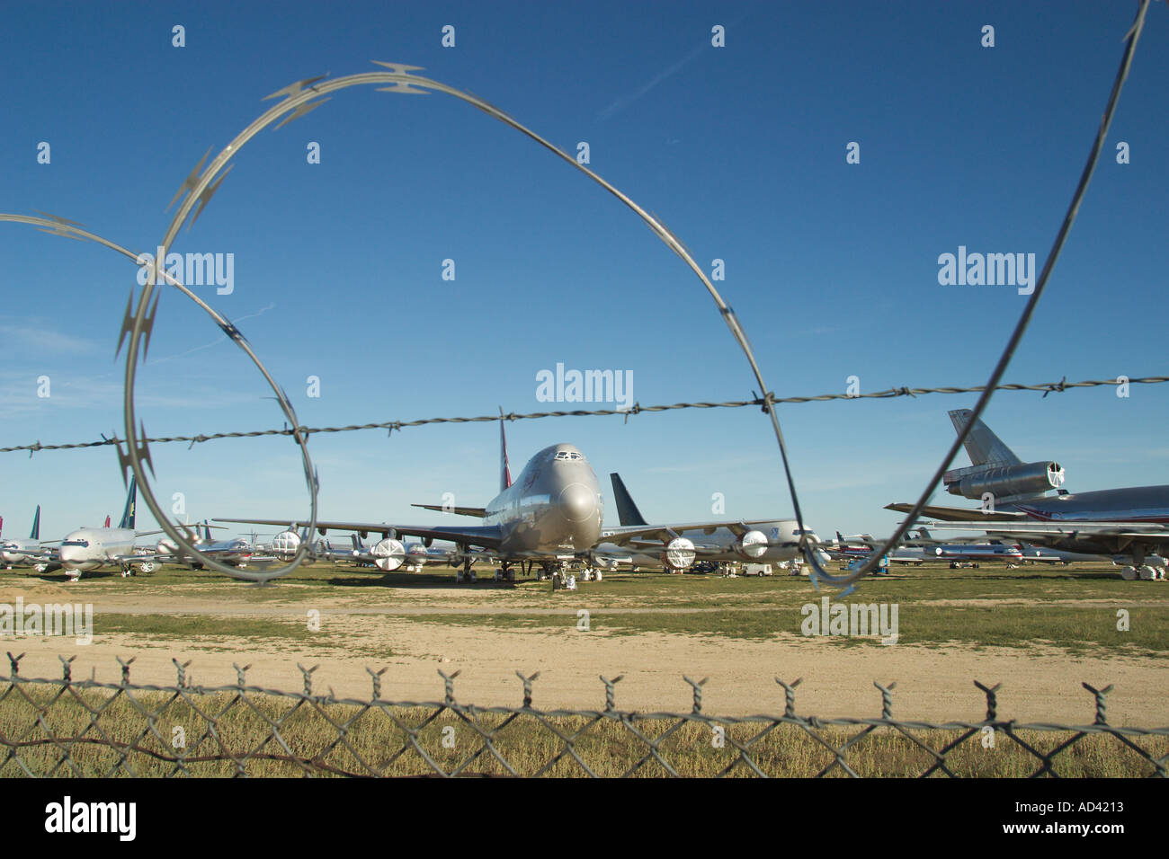 Behind aircraft hi-res stock photography and images - Alamy