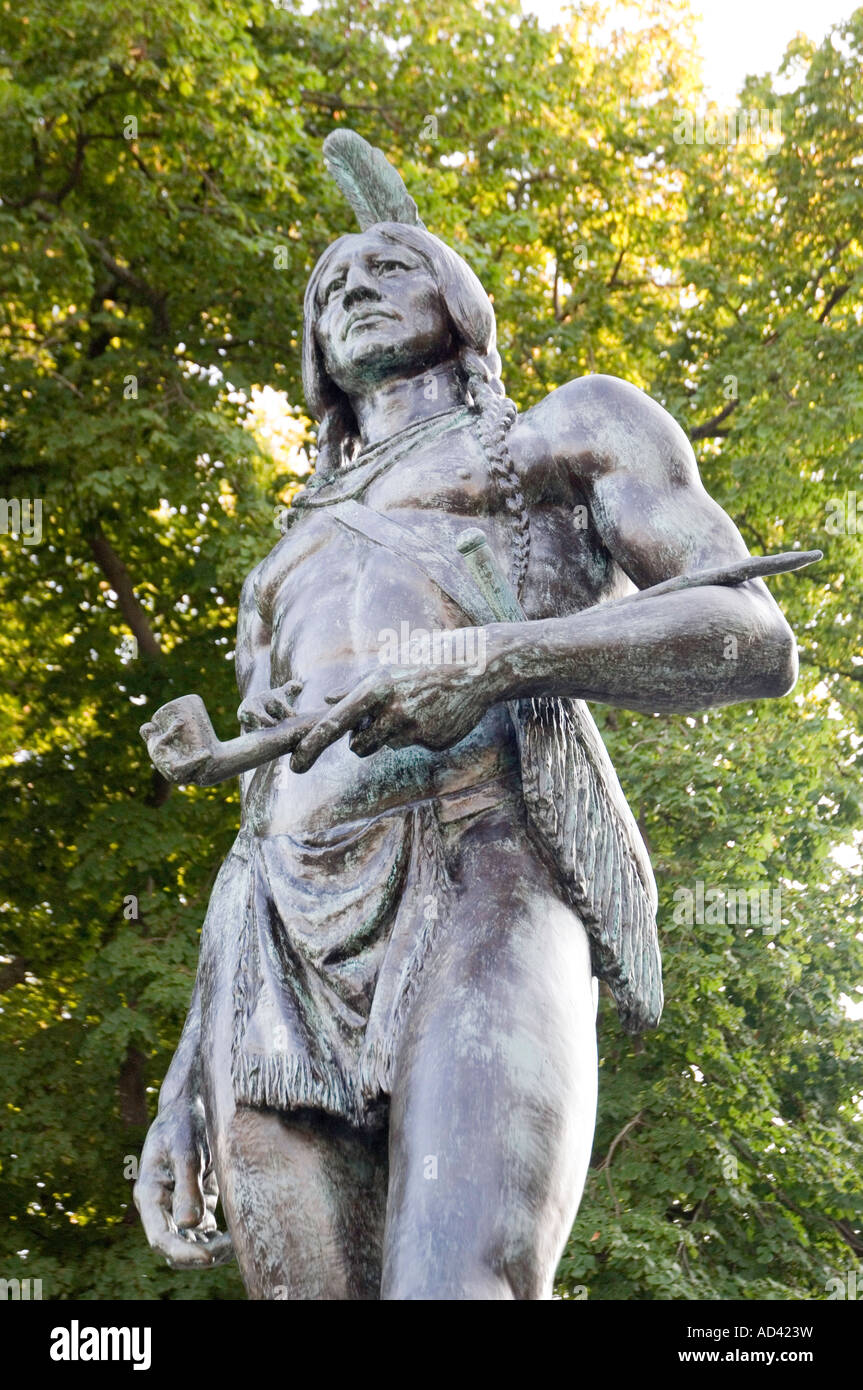 Massasoit Statue Native American Indian sculpture in Plymouth ...