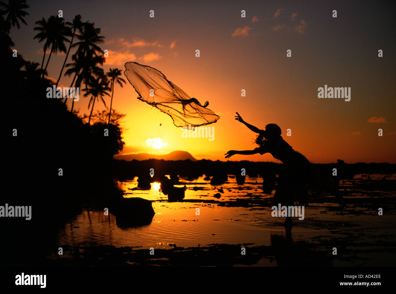 Fijian lady throwing net sunset hi-res stock photography and images - Alamy