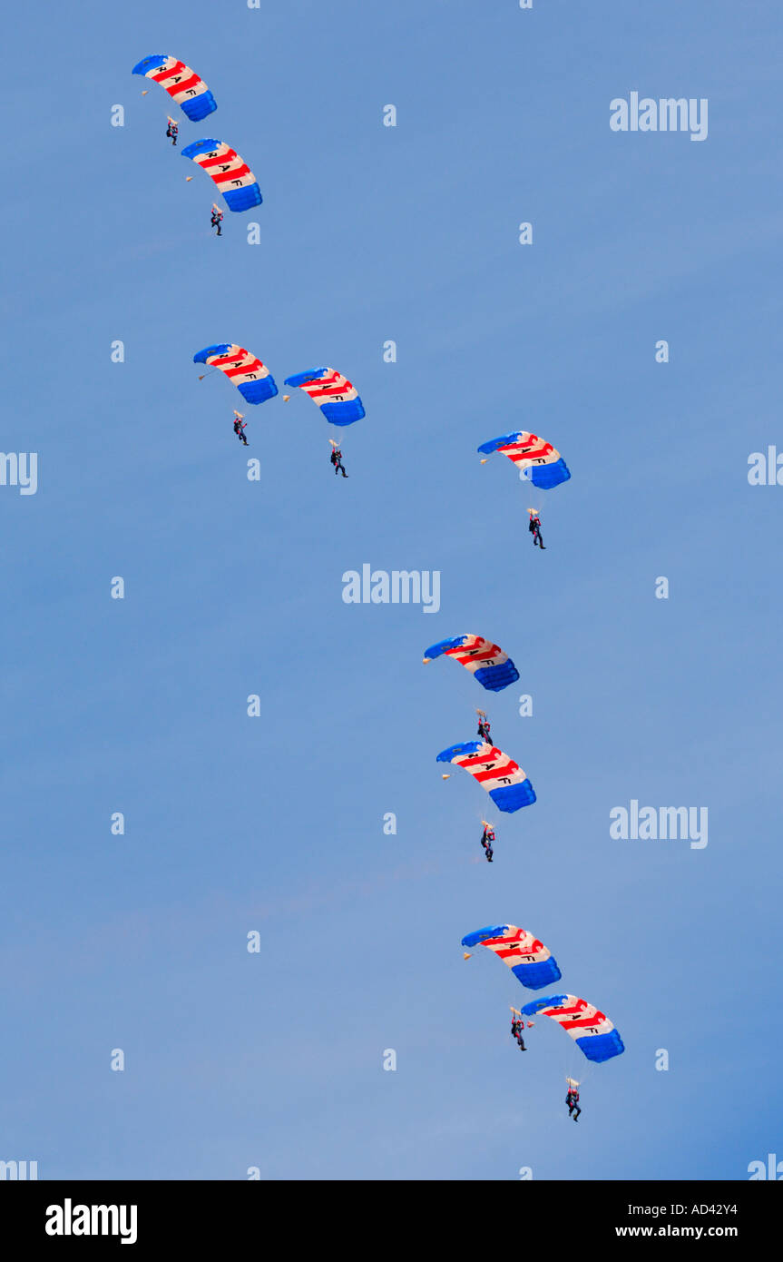 Parachutists parachutes hi-res stock photography and images - Alamy